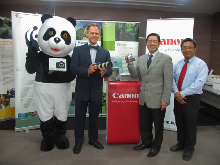 Canon donates camera and office equipments to WWF | WWF