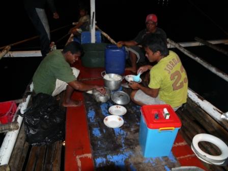 What is it like working on a tuna handline boat? | WWF