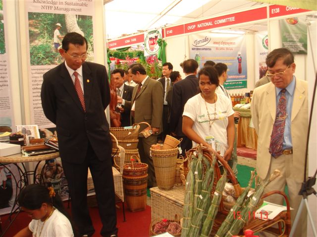 Communities take Non-timber Forest Products (NTFPs) to trade fair to ...