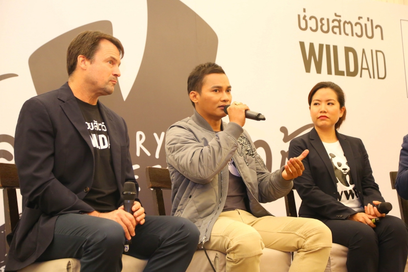 Tony Jaa, Thai National Football Team Coach and Players Call on Thais ...