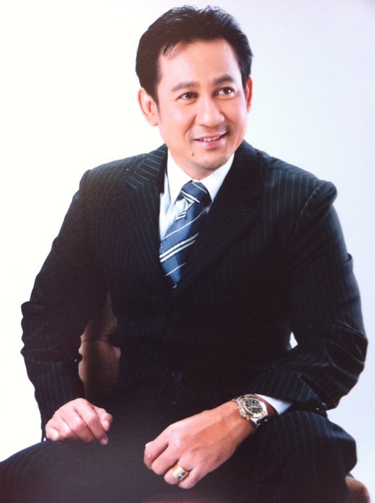 Mr Tep Rindaro supports Earth Hour 2011 as Cambodia’s ambassador | WWF