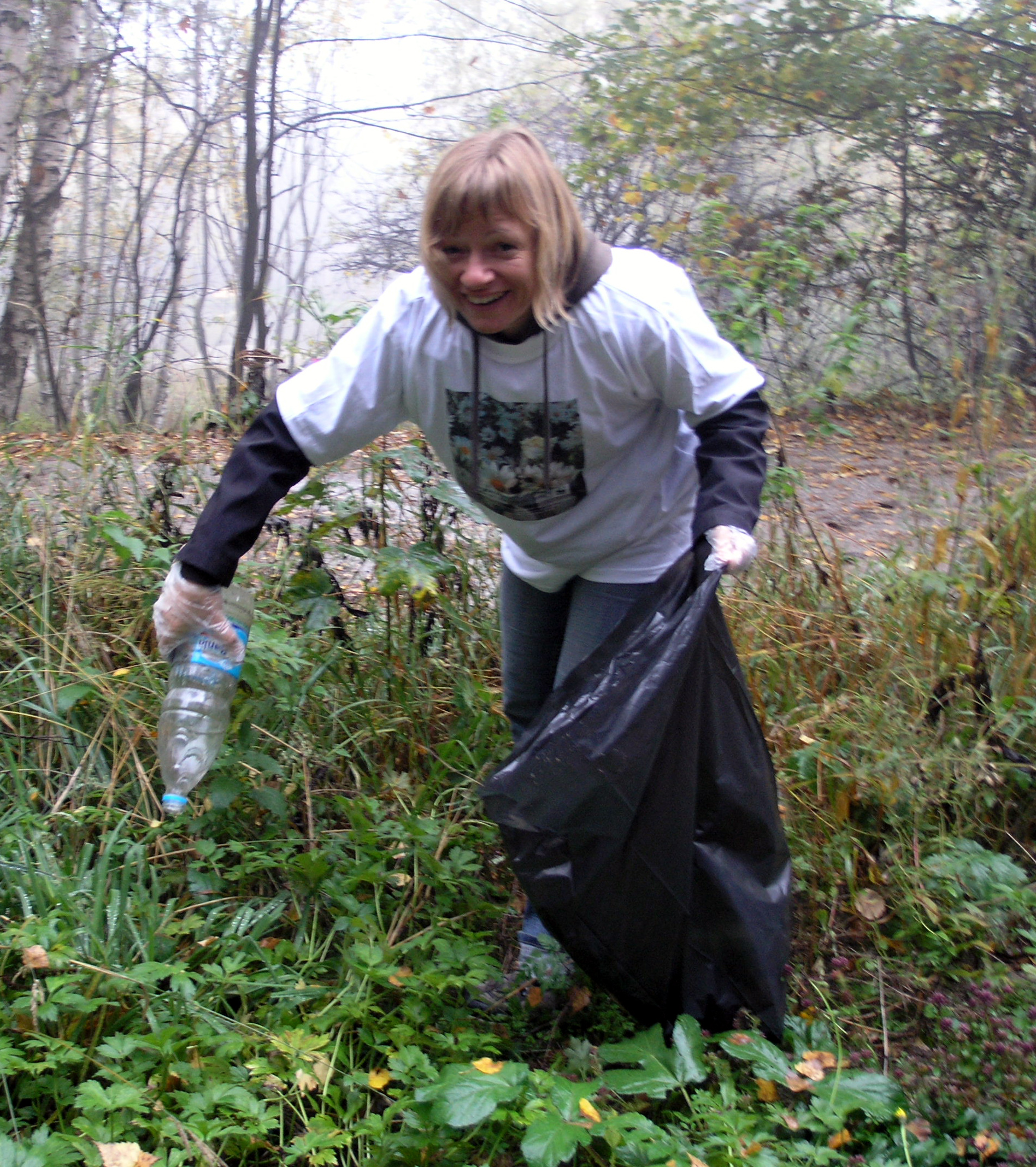 Bulgarian celebrities pitch in to clean up country's nature parks | WWF